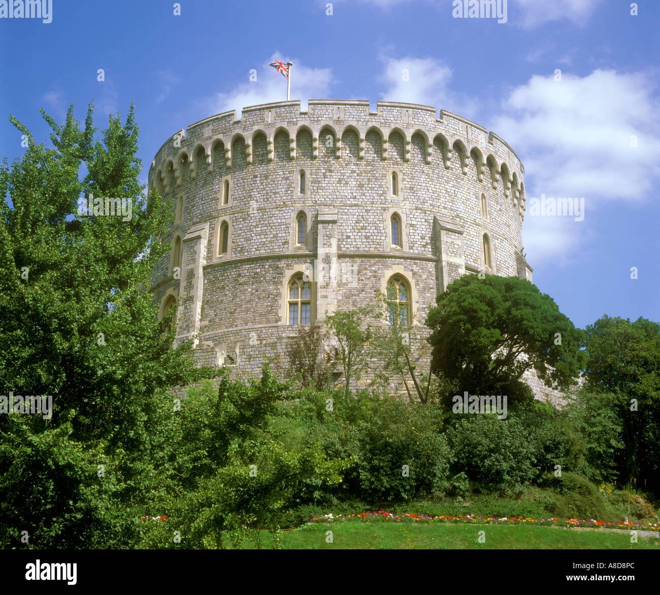 Windsor castle round tower hi-res stock photography and images - Alamy