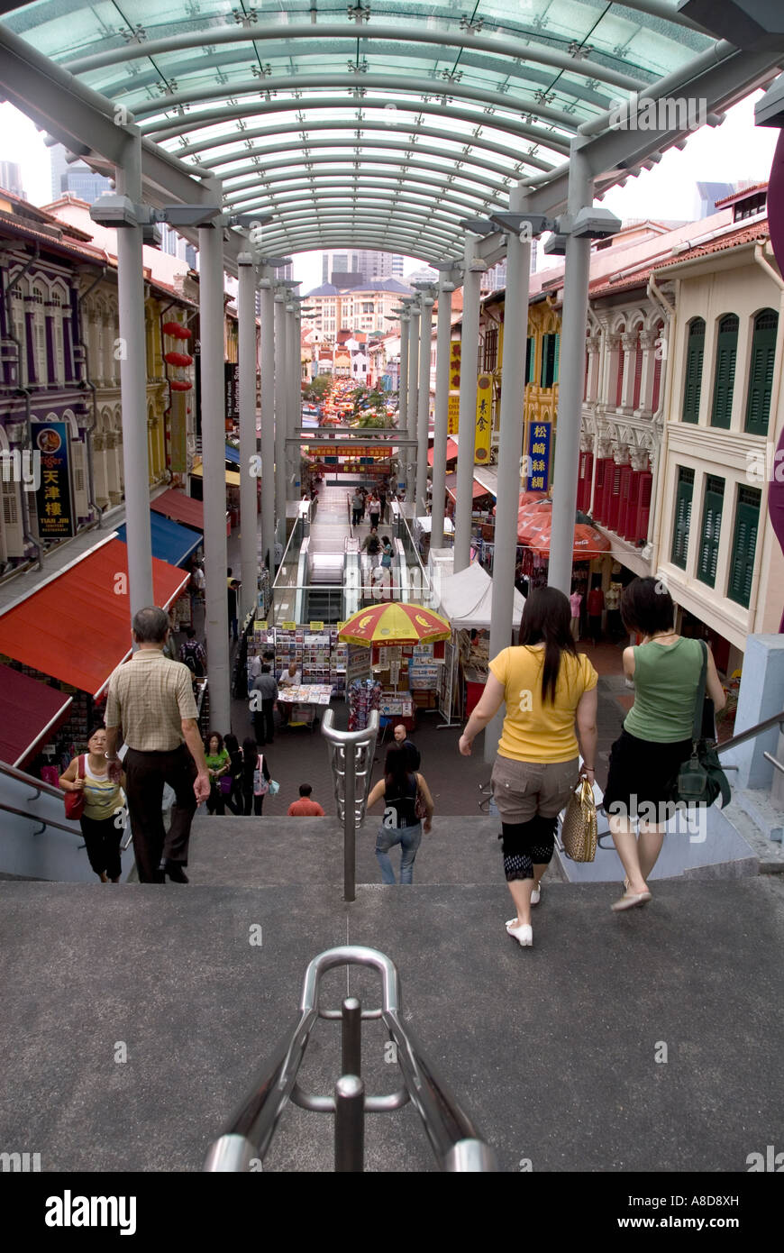 People walking in an outdoor mall in Singapore Stock Photo - Alamy