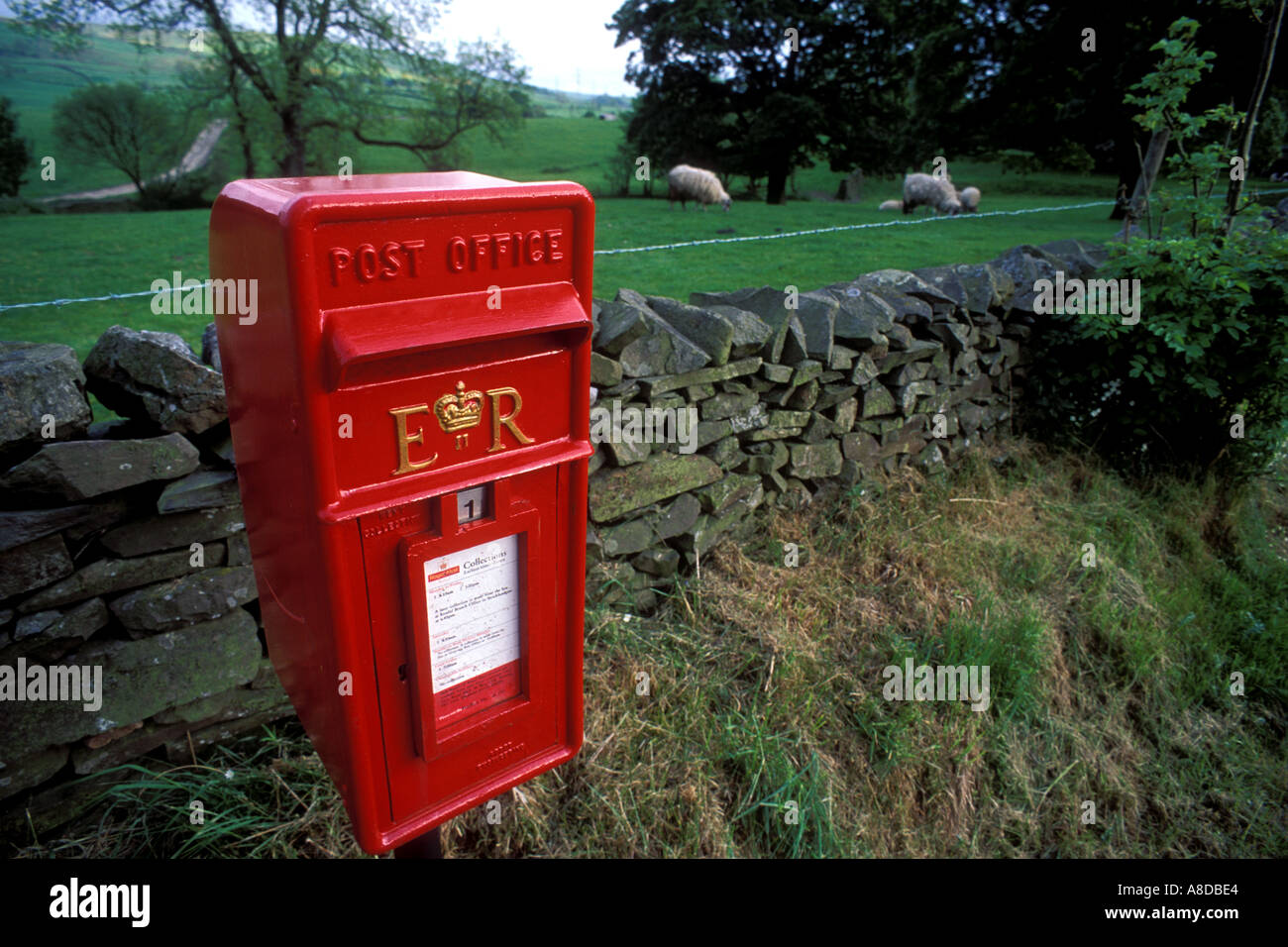 Rural English post box Stock Photo - Alamy