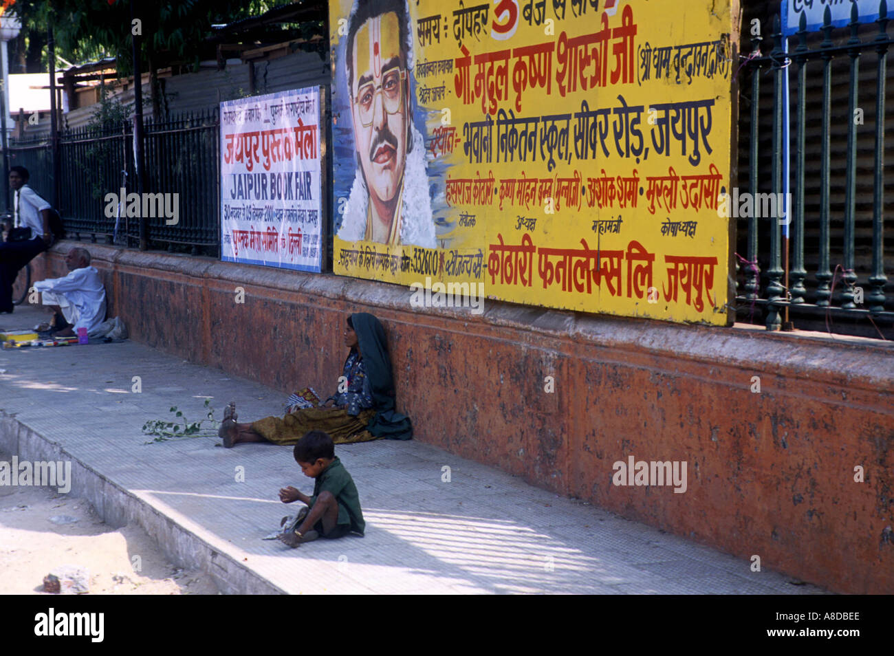 Living on the streets of Jaipur India poverty Stock Photo - Alamy