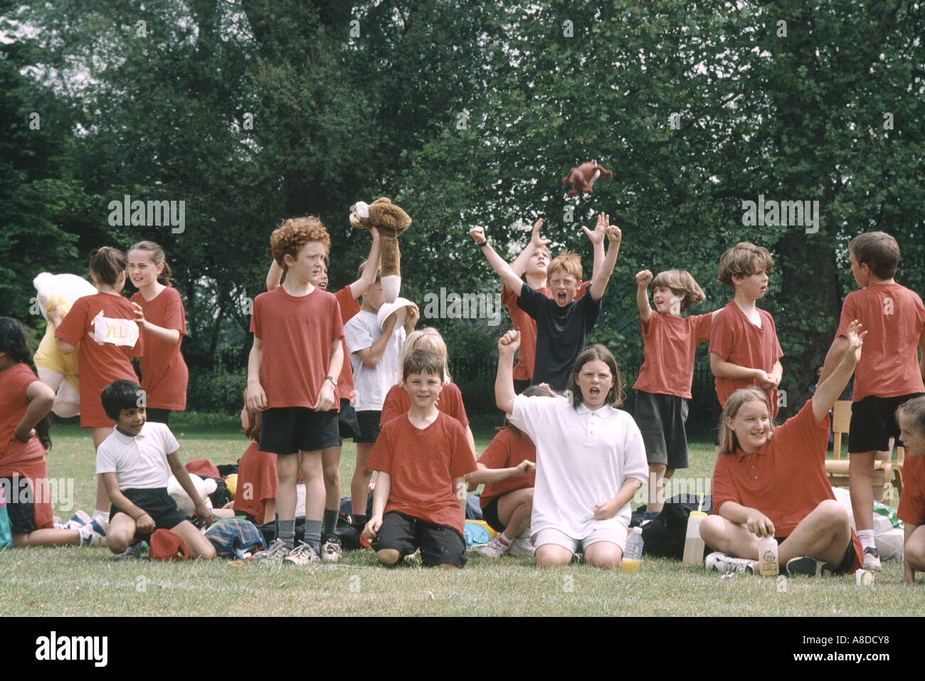 Children cheering school sports day hi-res stock photography and images ...