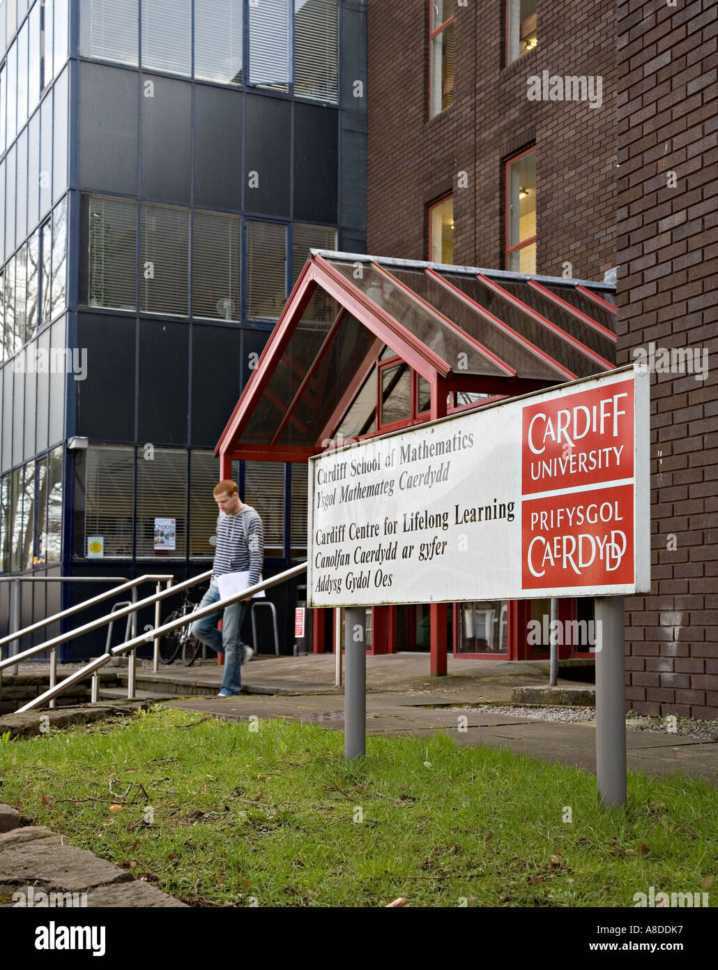 Bilingual dual language sign Cardiff University Wales UK Stock Photo ...