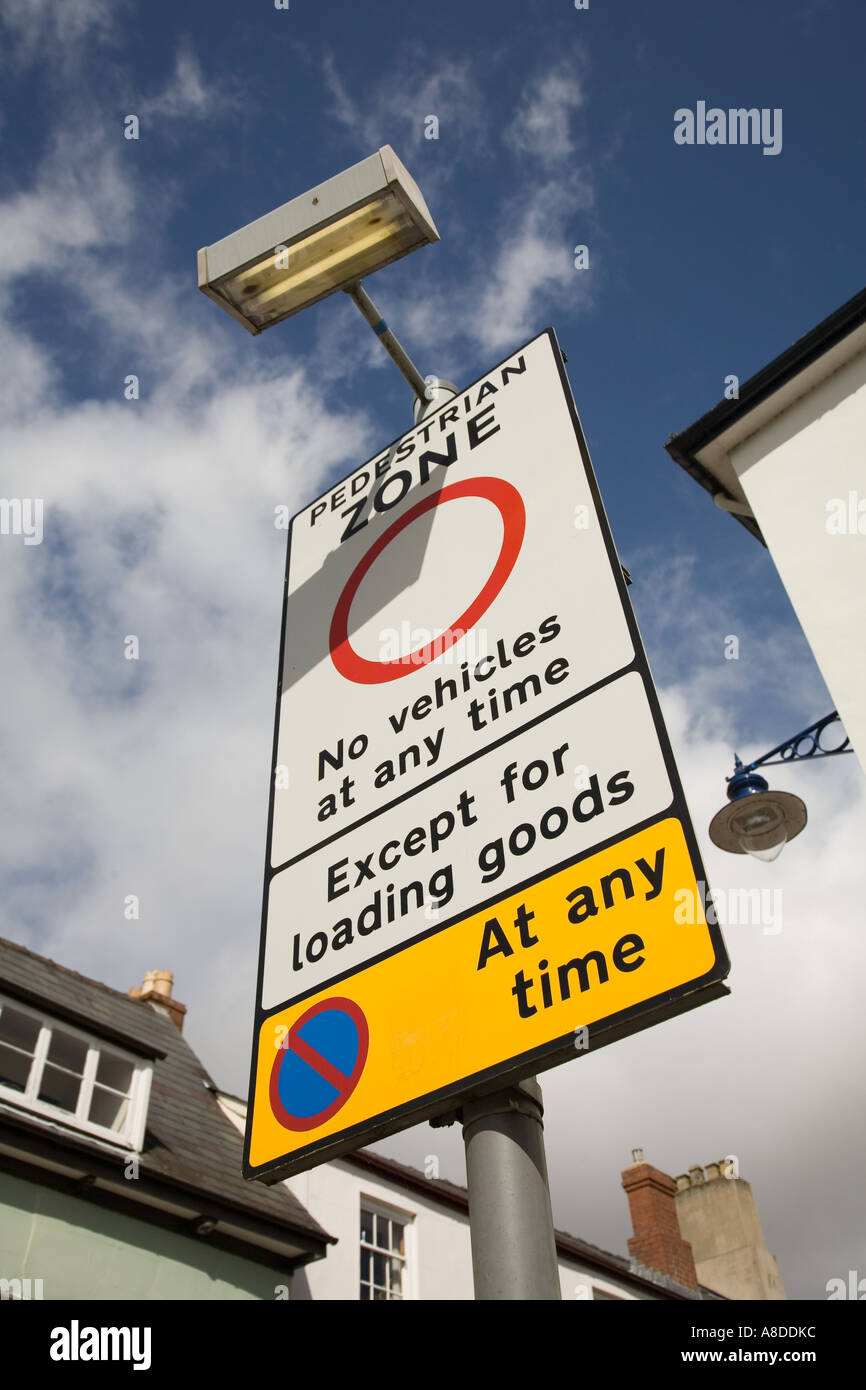 Pedestrian zone and no vehicles sign at edge of shopping area ...
