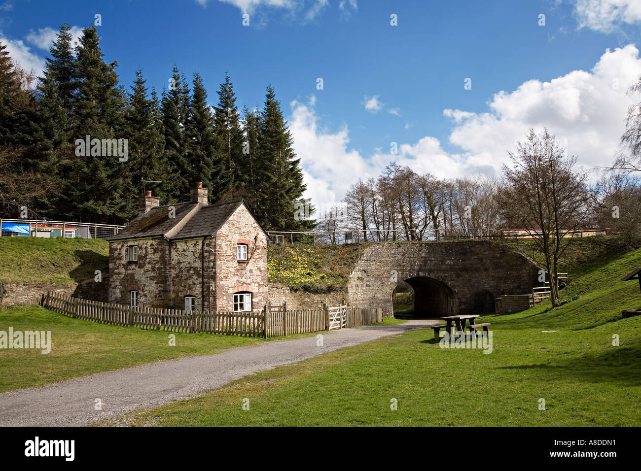 Aqueduct Cottage on the Brecon and Monmouthshire canal Goytre Wharf ...