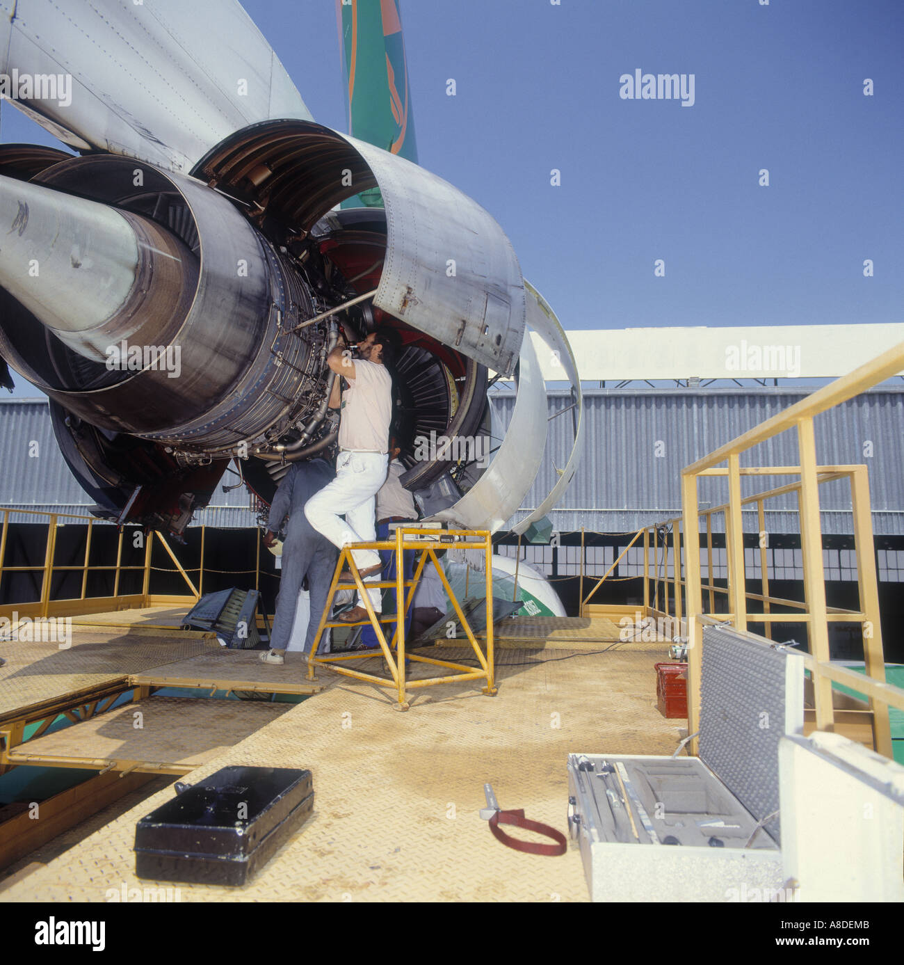 Boeing 757 jet engine Stock Photo - Alamy