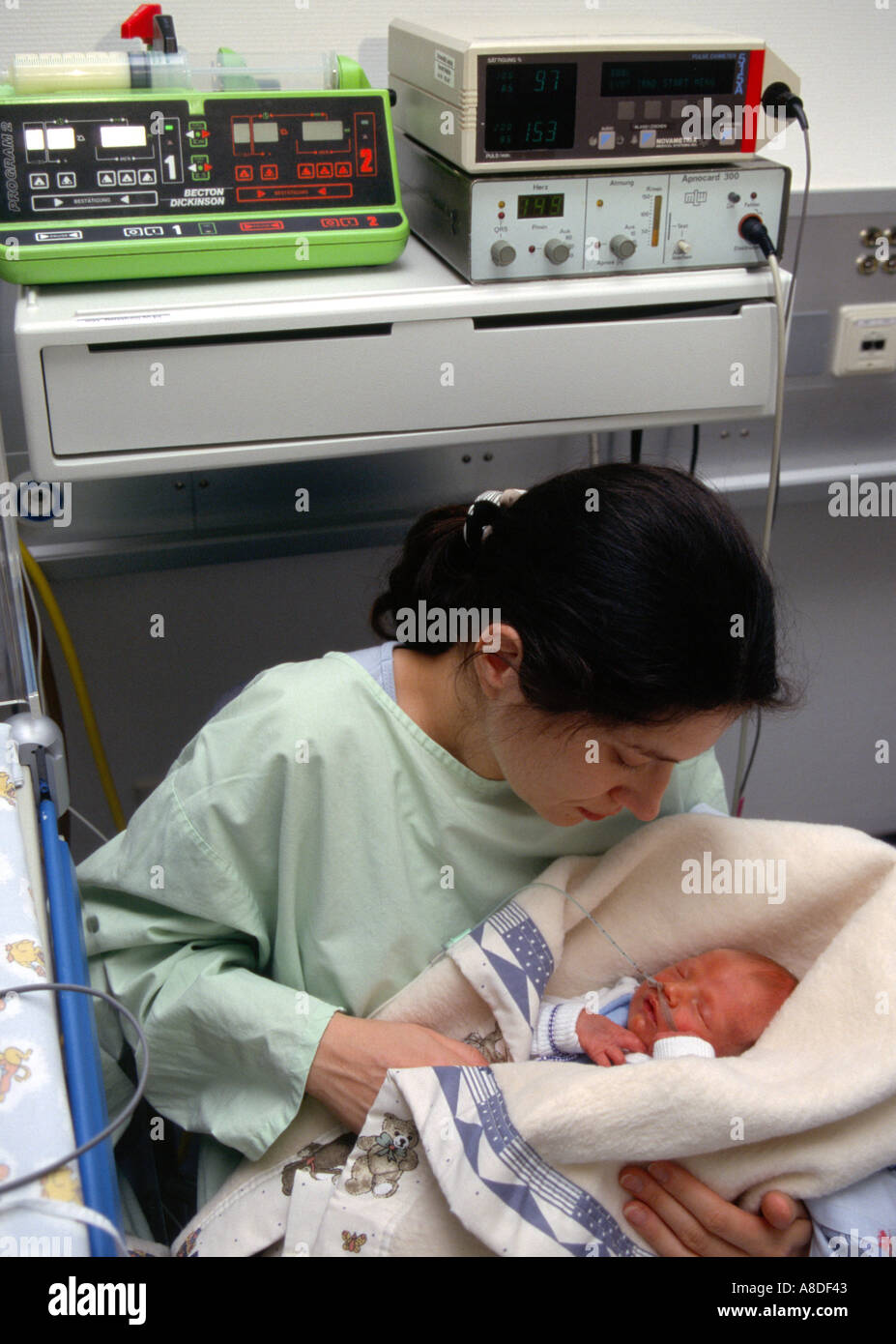 Premature infant ventilator hi-res stock photography and images - Alamy