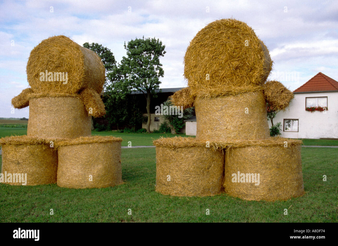 Truss of straw hi-res stock photography and images - Alamy