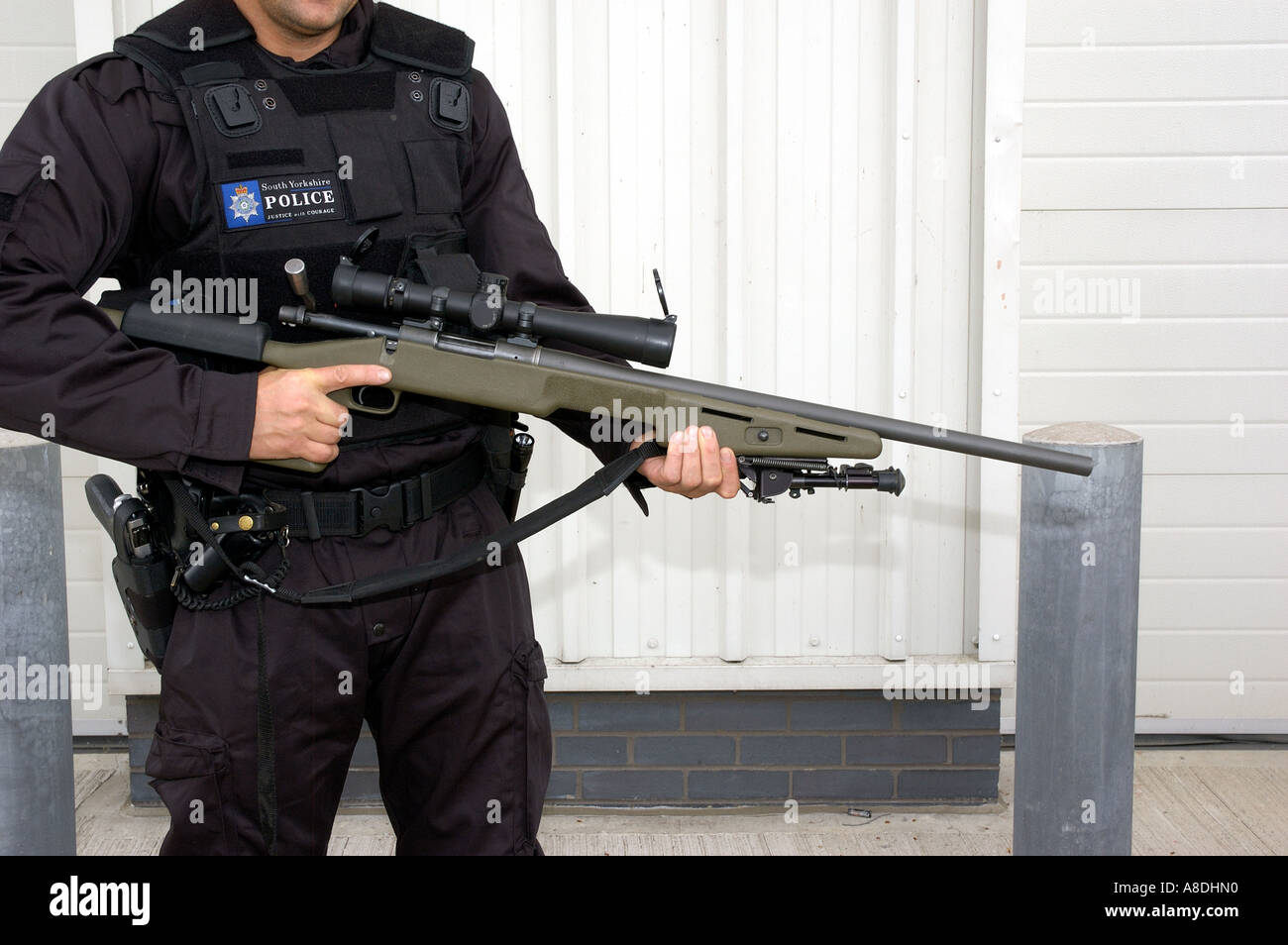 Armed British Police Office with rifle Stock Photo - Alamy