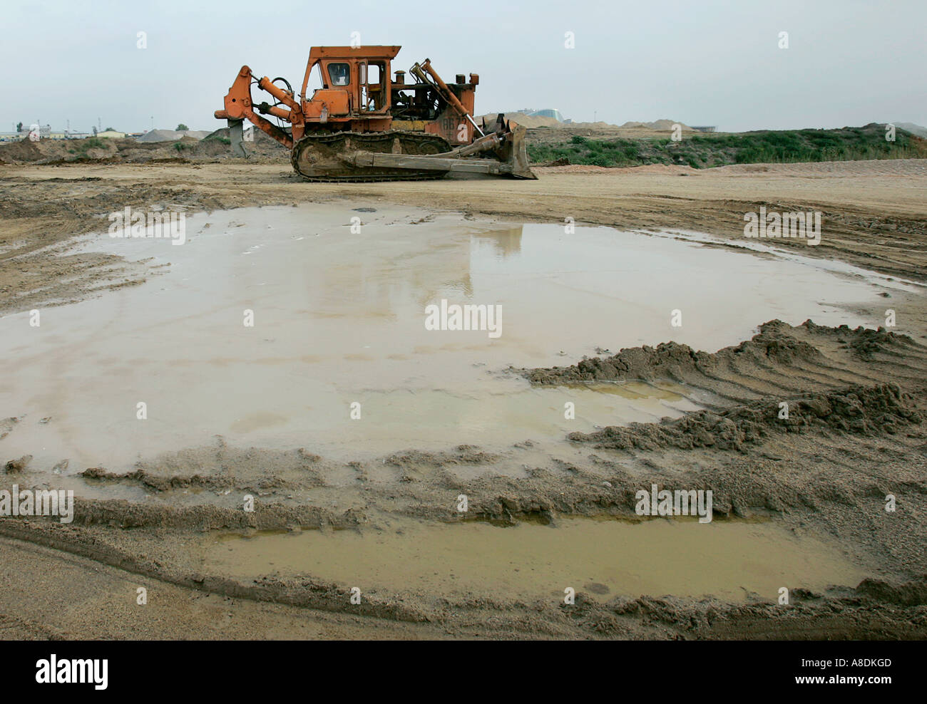 Big earth moving machines hi-res stock photography and images - Alamy