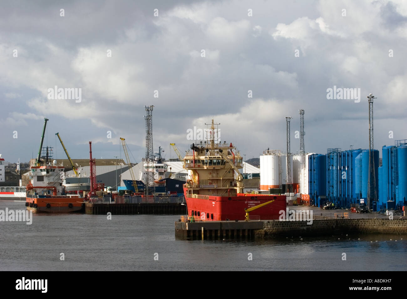 Aberdeen Harbour, shipping, docks and Scottishnport installations in ...