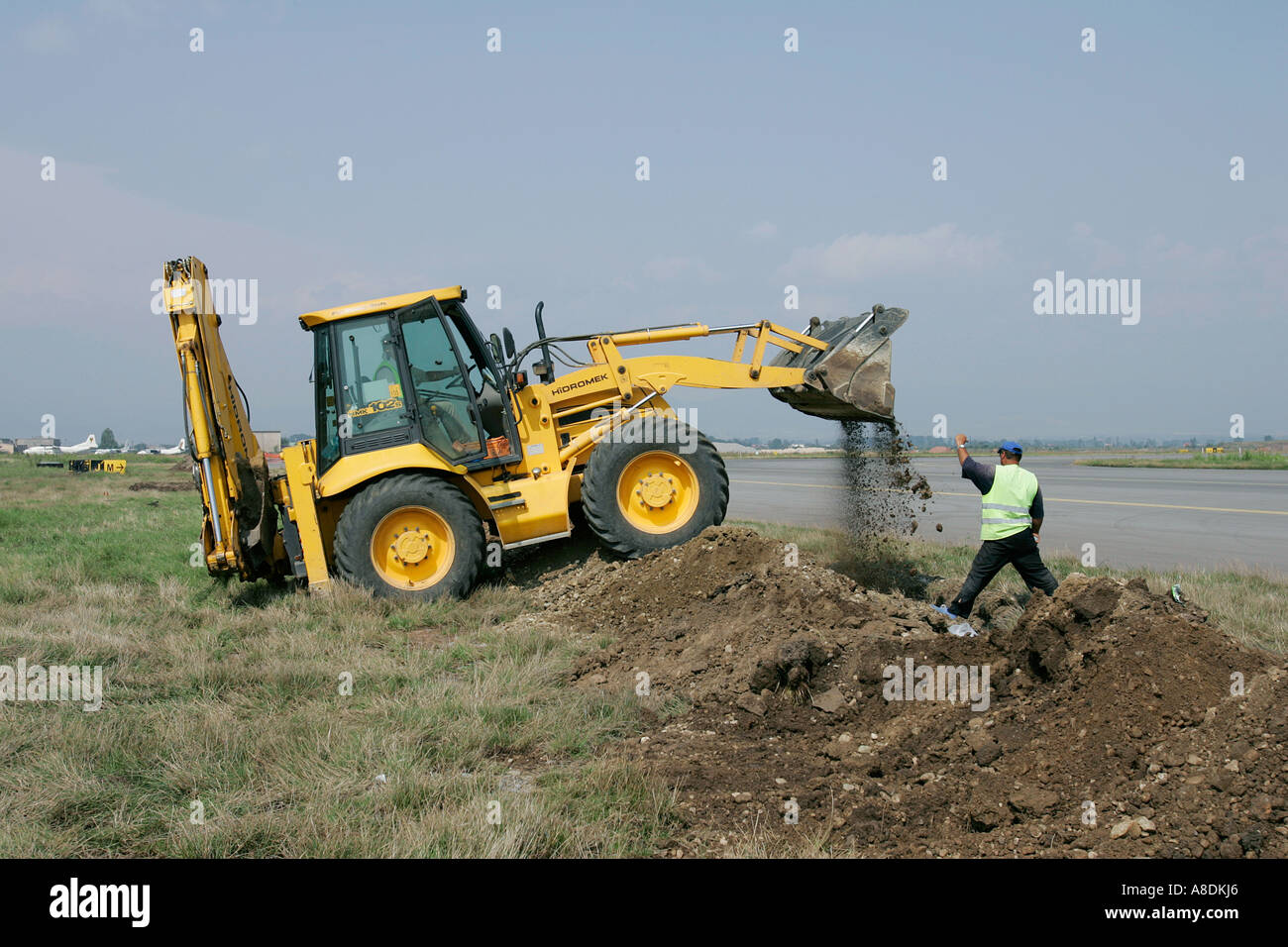 Big earth moving machines hi-res stock photography and images - Alamy