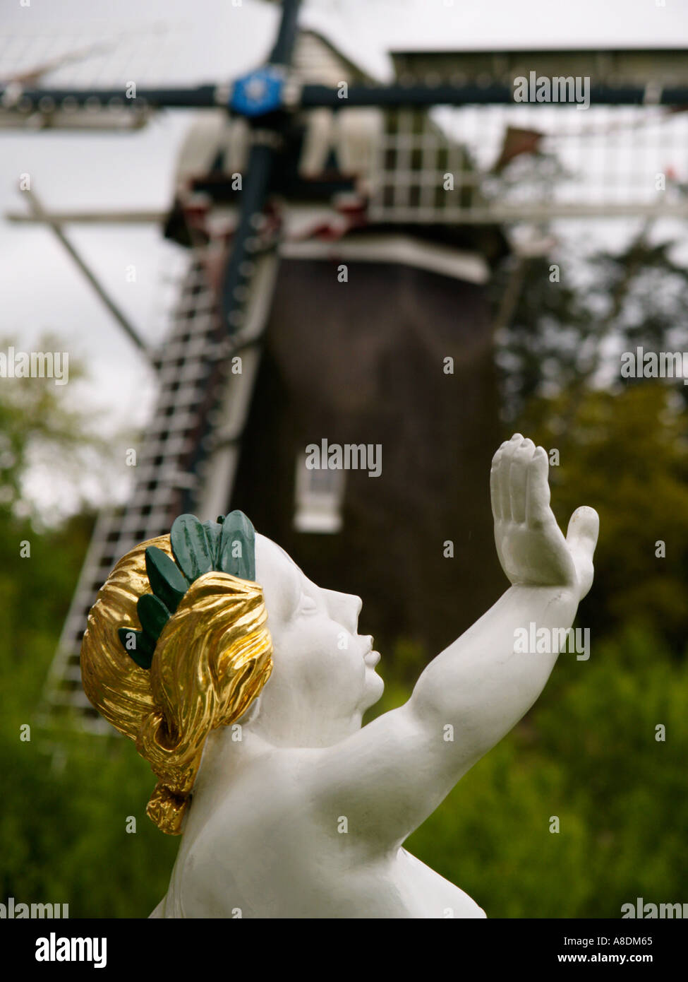 Angel with golden hair hi-res stock photography and images - Alamy