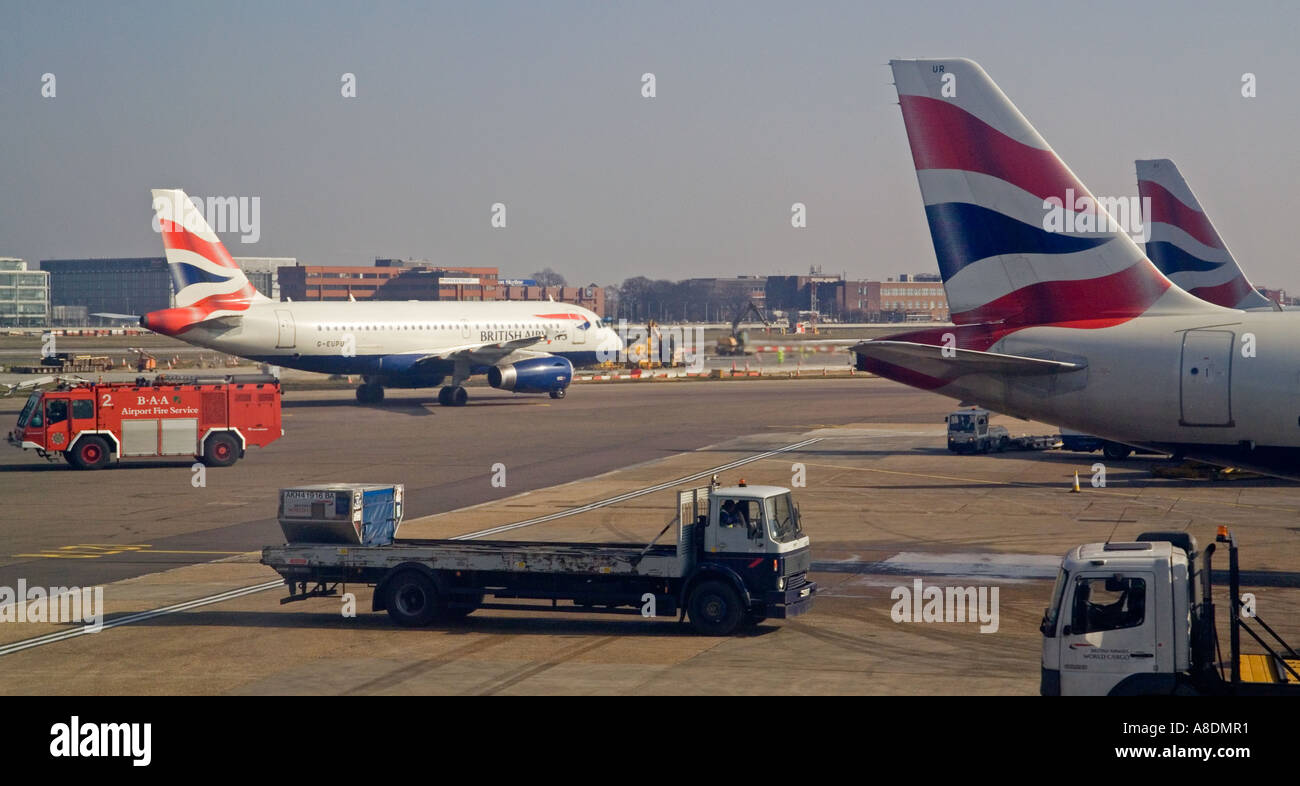 support vehicles at Heathrow airport Stock Photo - Alamy