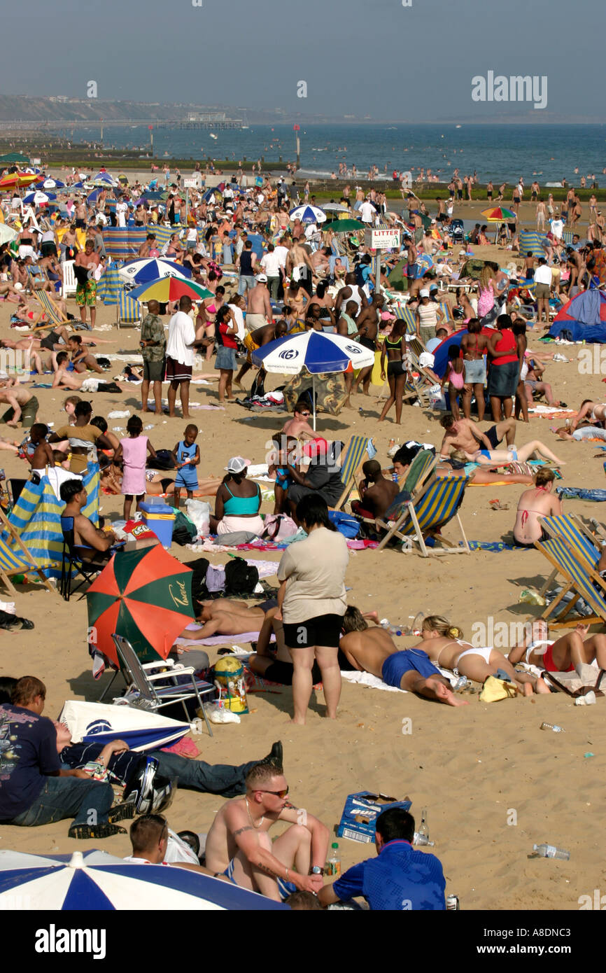 Crowded beach bournemouth hi-res stock photography and images - Alamy