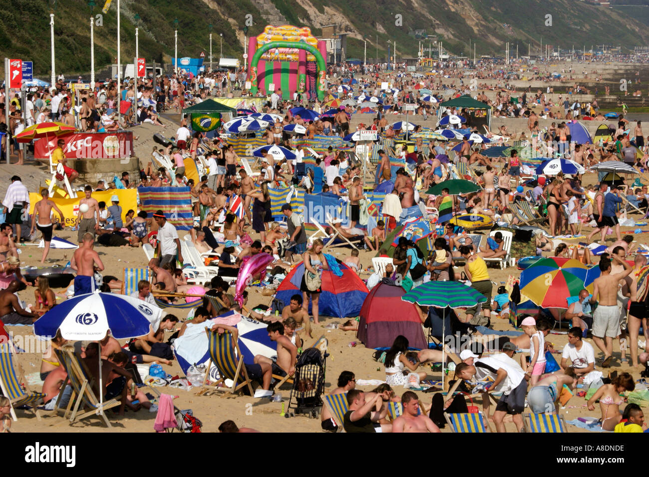 Crowded beach bournemouth hi-res stock photography and images - Alamy
