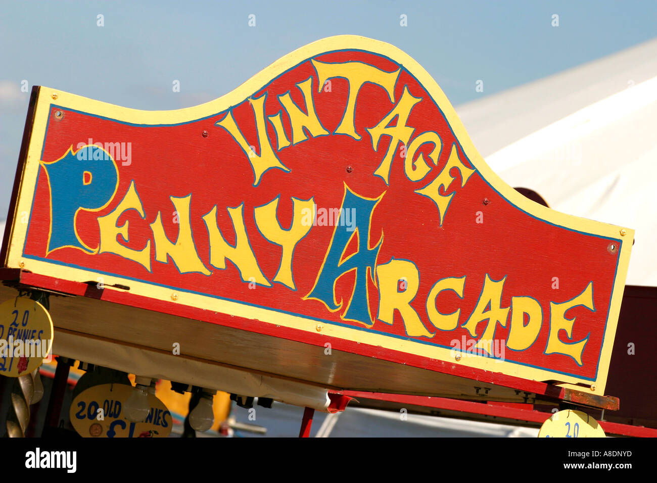 Vintage amusement arcade sign hi-res stock photography and images - Alamy