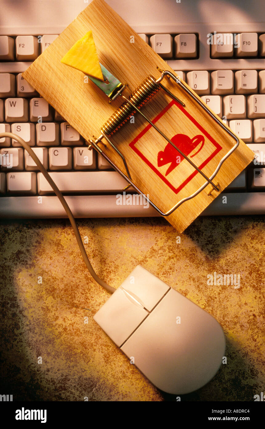 Mouse trap on computer keyboard Stock Photo - Alamy