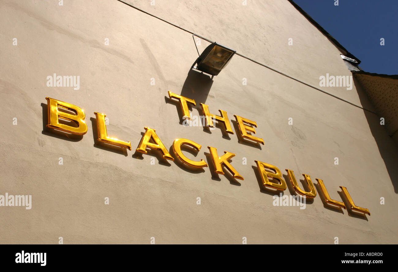 Black bull pub sign hi-res stock photography and images - Alamy