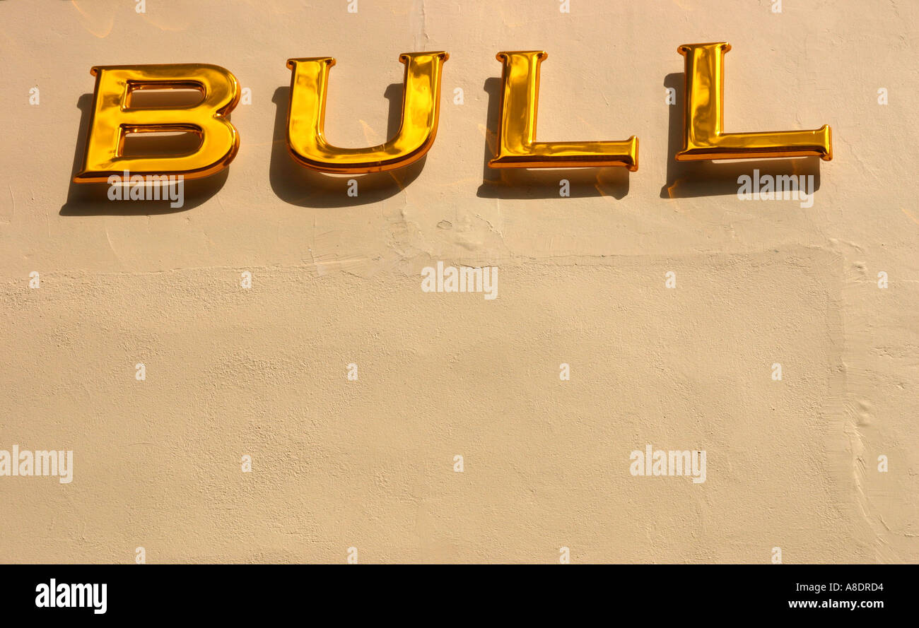 Black bull pub sign hi-res stock photography and images - Alamy