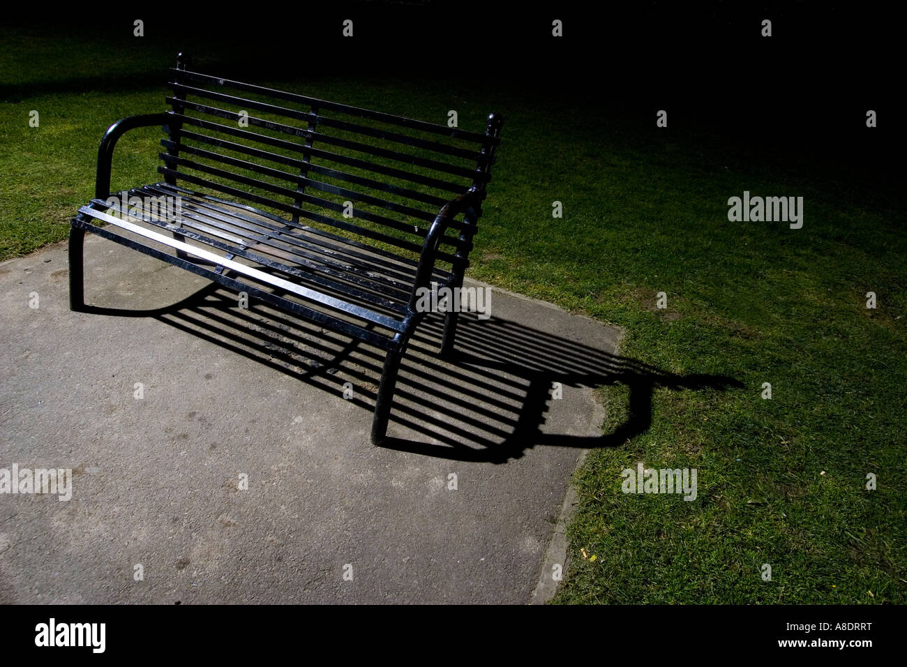 park bench at night Stock Photo - Alamy