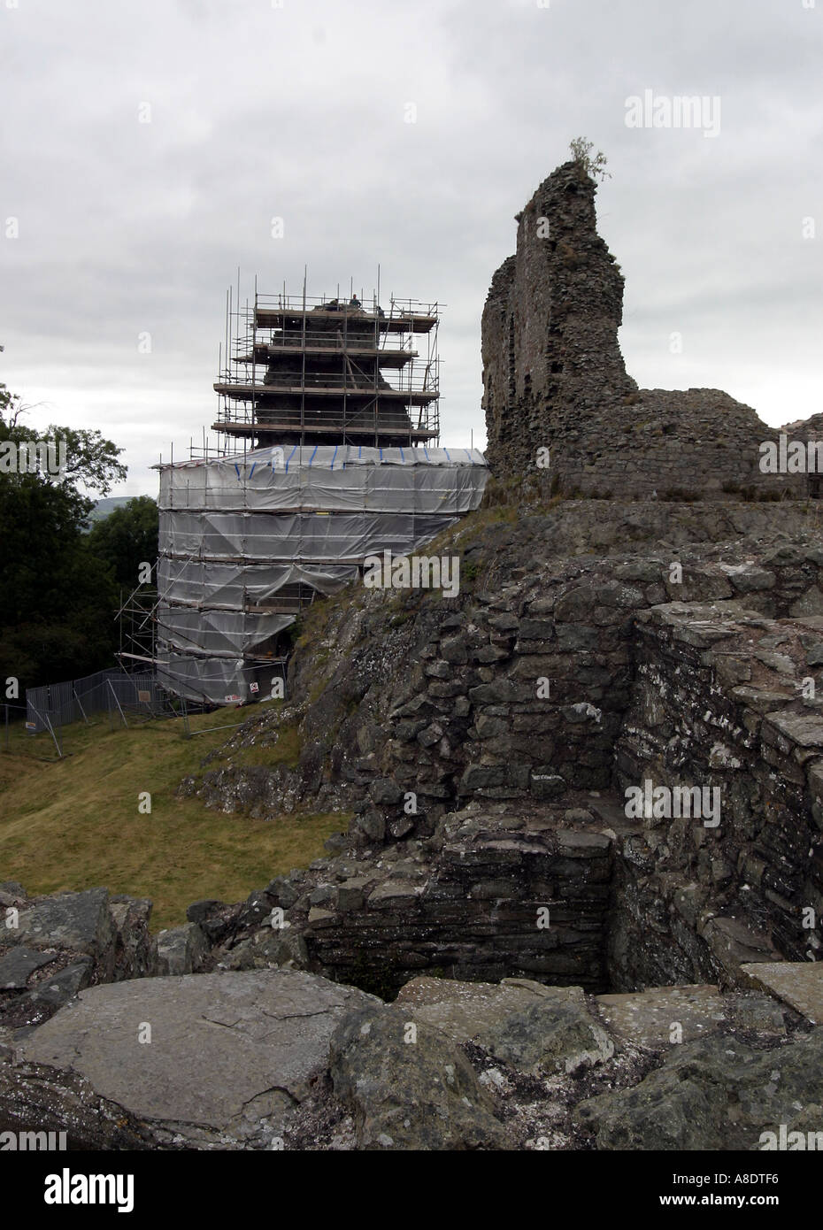 Castle repair hi-res stock photography and images - Alamy
