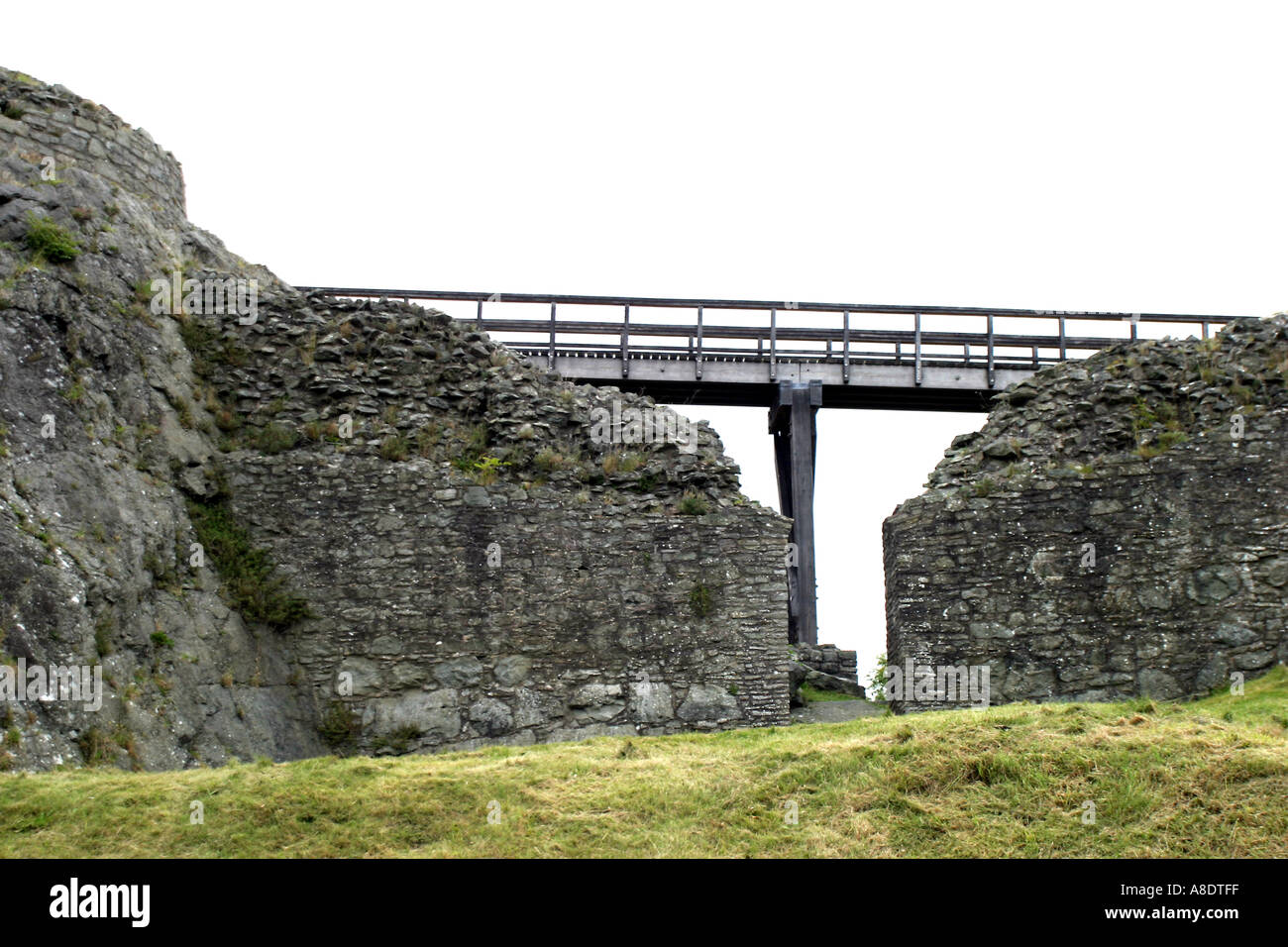 Drawbridge castle hi-res stock photography and images - Alamy