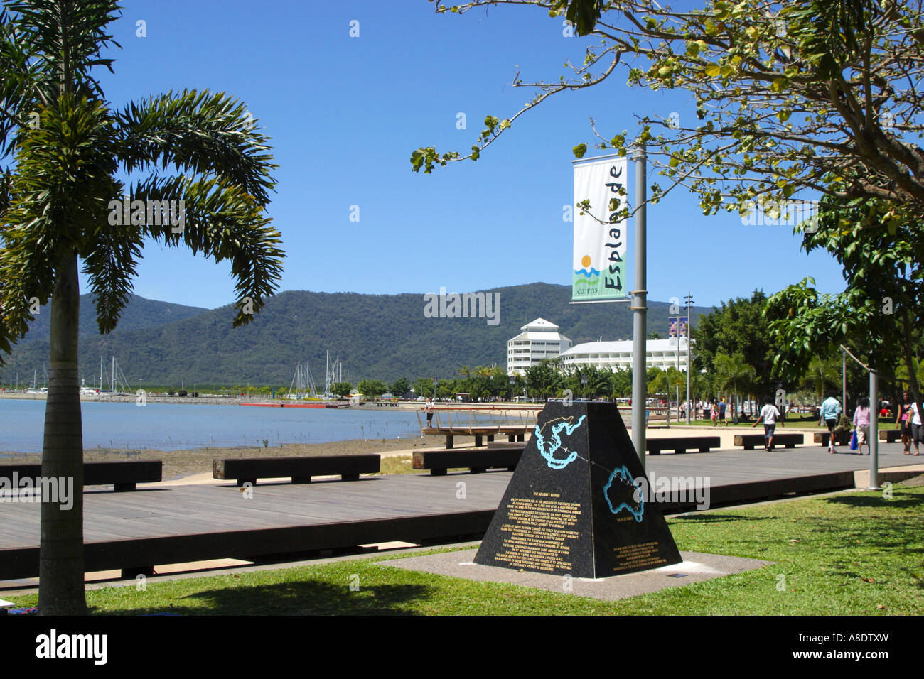 Cairns esplanade boardwalk hi-res stock photography and images - Alamy
