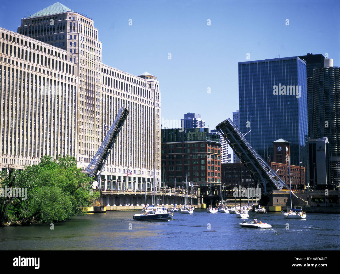 Draw bridge chicago hi-res stock photography and images - Alamy