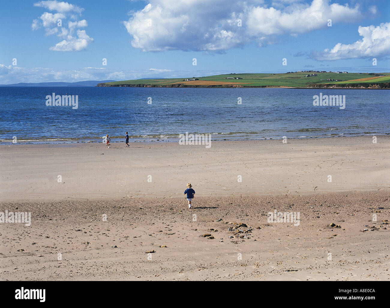 Children playing outside uk hi-res stock photography and images - Alamy