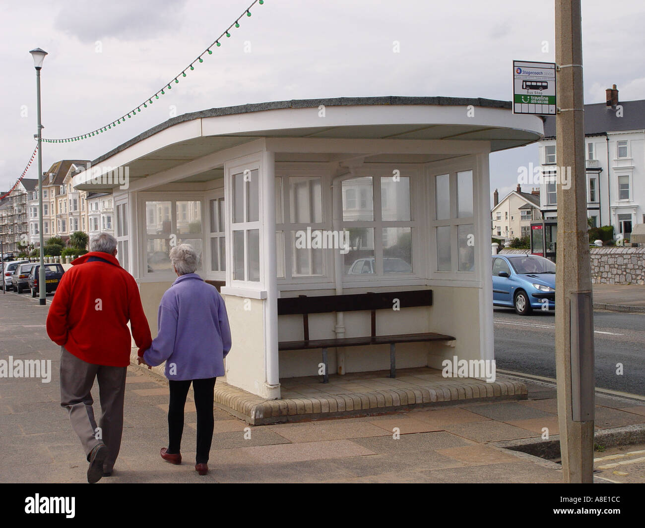 Old fashioned english bus stop hi-res stock photography and images - Alamy