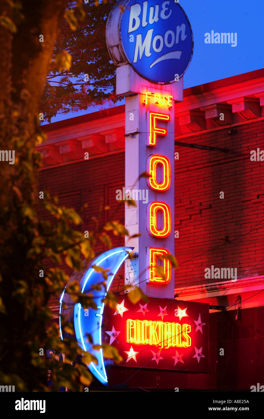 Neon sign for Restaurant Bar Stock Photo - Alamy