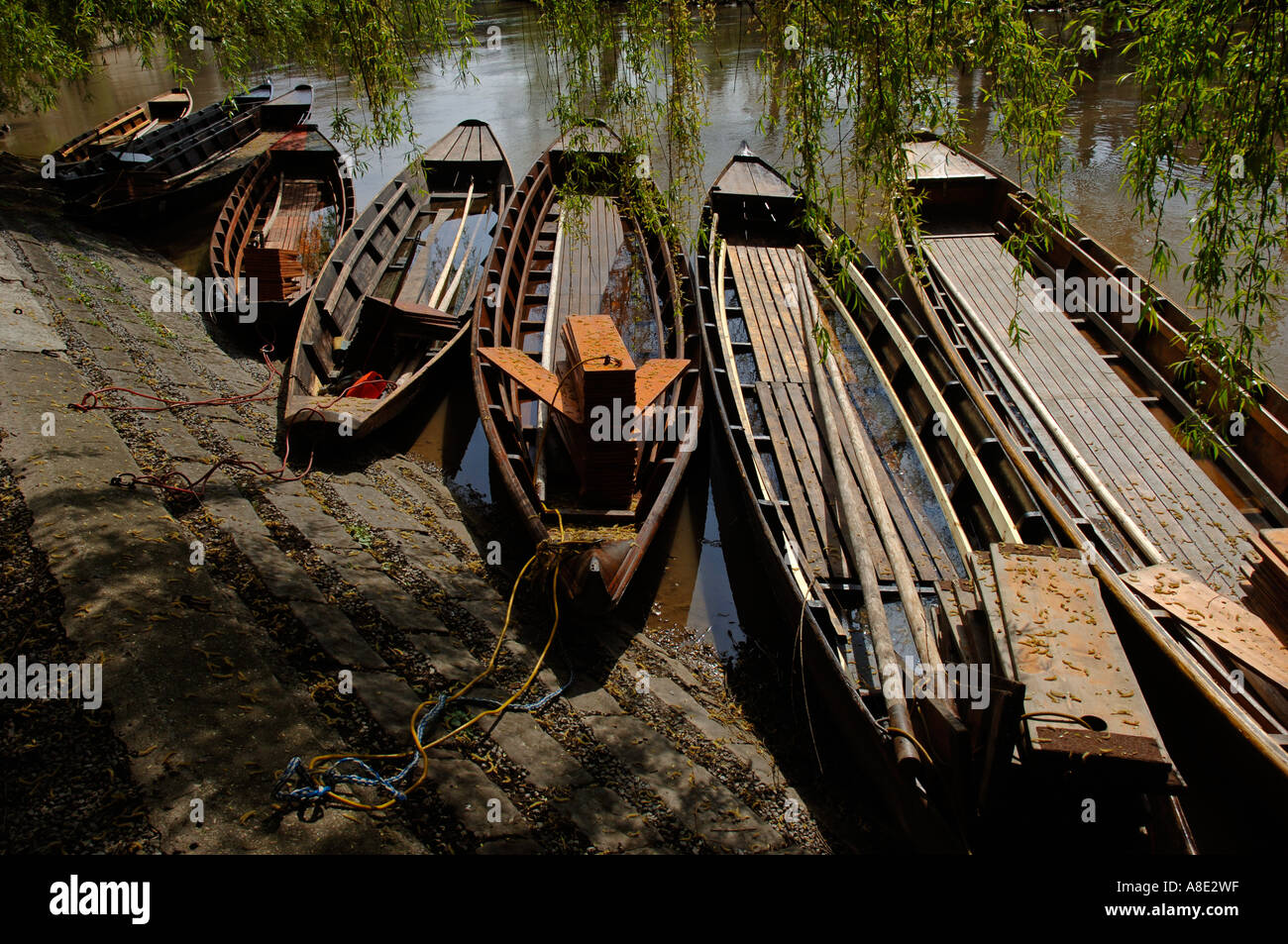 Punt boats hi-res stock photography and images - Alamy