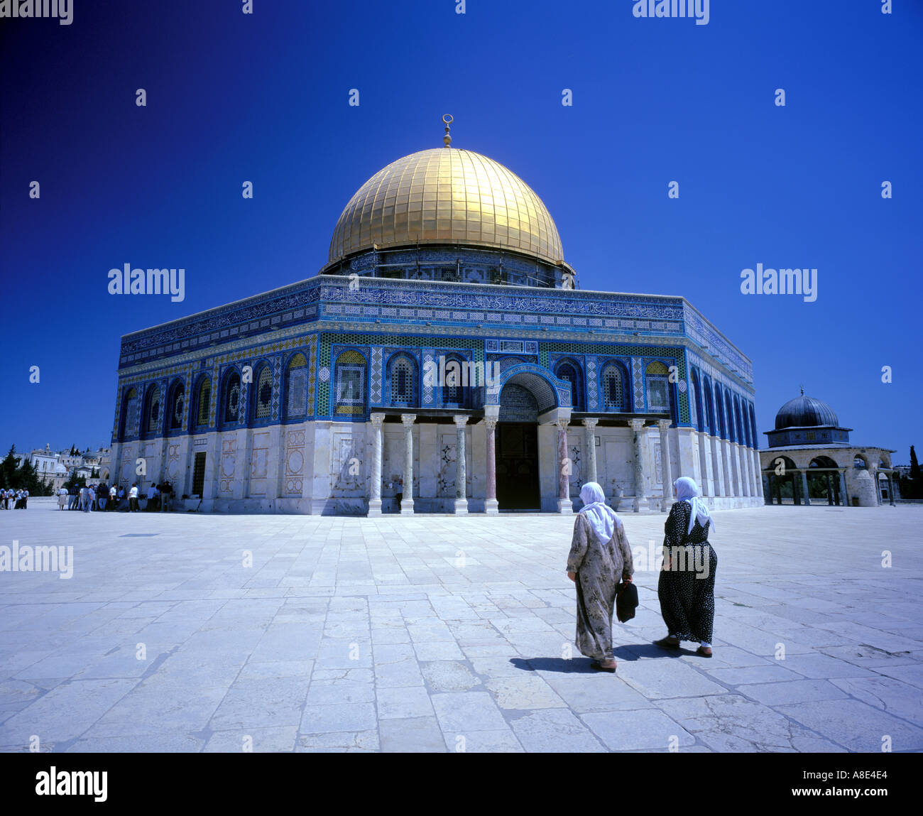 Locals at the Dome of the Rock in Jerusalem in Israel Stock Photo - Alamy