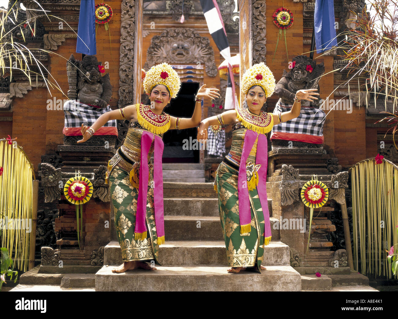 Two balinese girls hi-res stock photography and images - Alamy