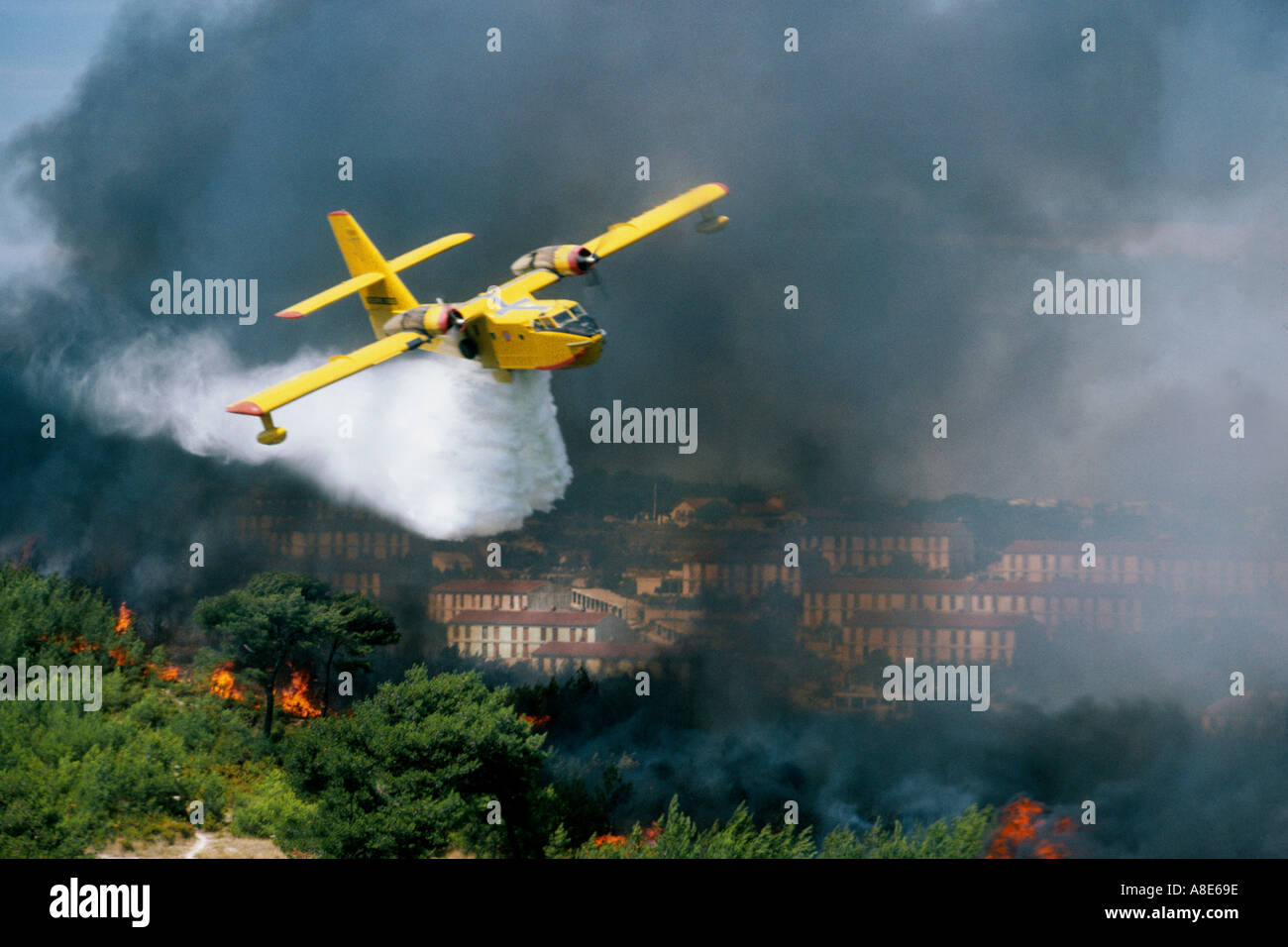 Vintage canadair cl 215 in flight picture hi-res stock photography and ...