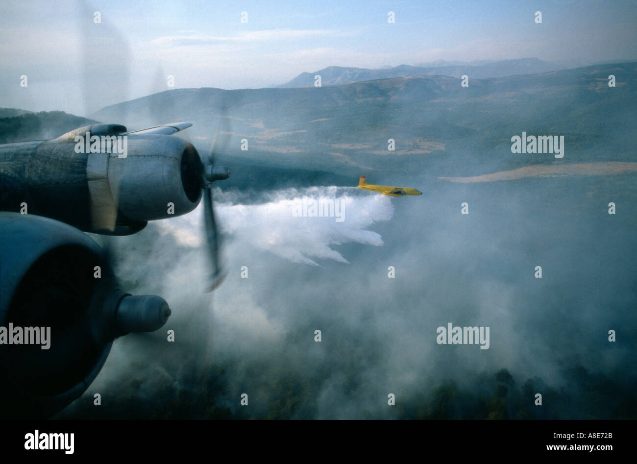 Fireman yellow aircraft flies hi-res stock photography and images - Alamy