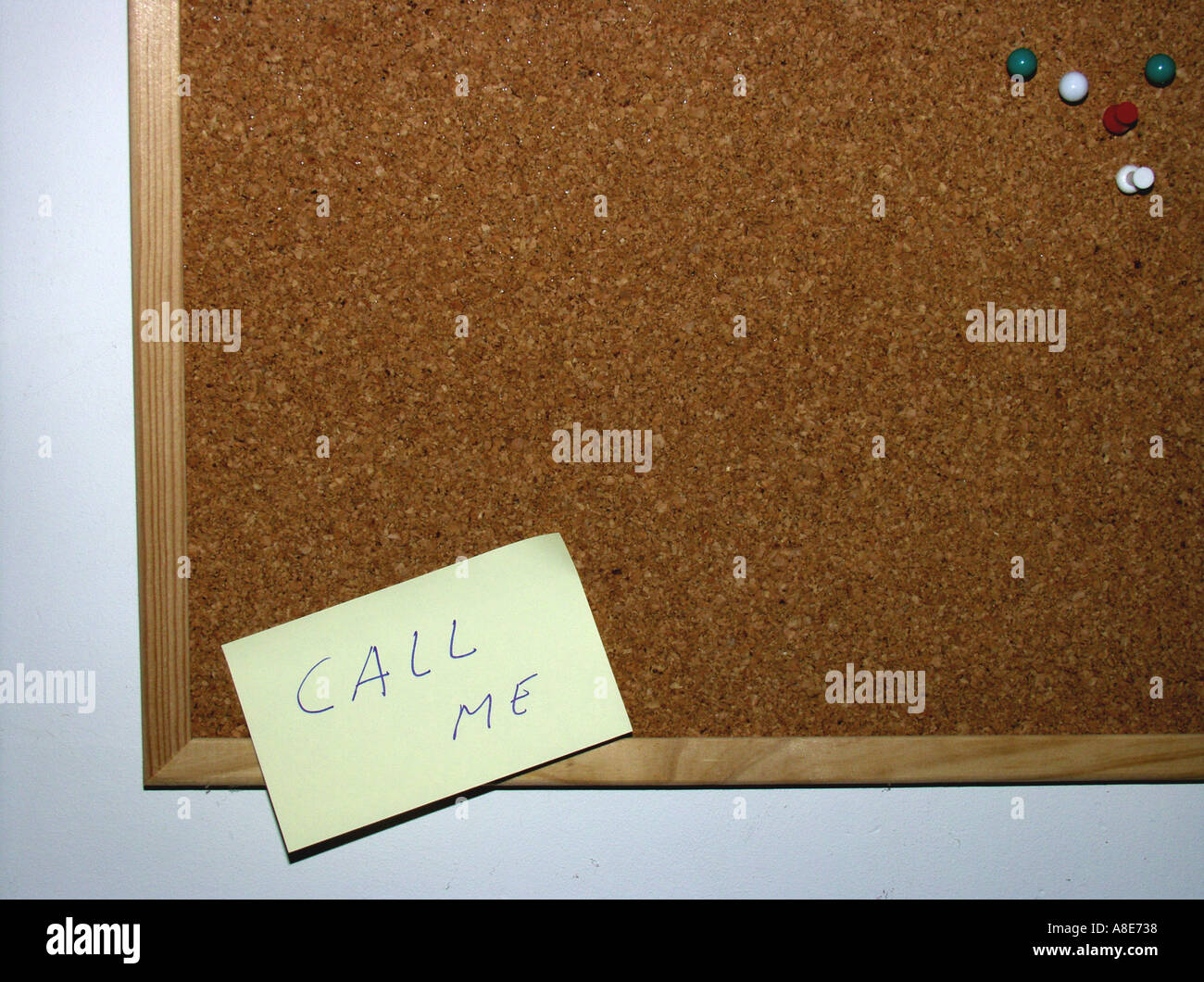 Notice on post it Stock Photo - Alamy