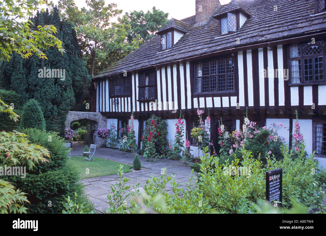 Tudor timbers hi-res stock photography and images - Alamy