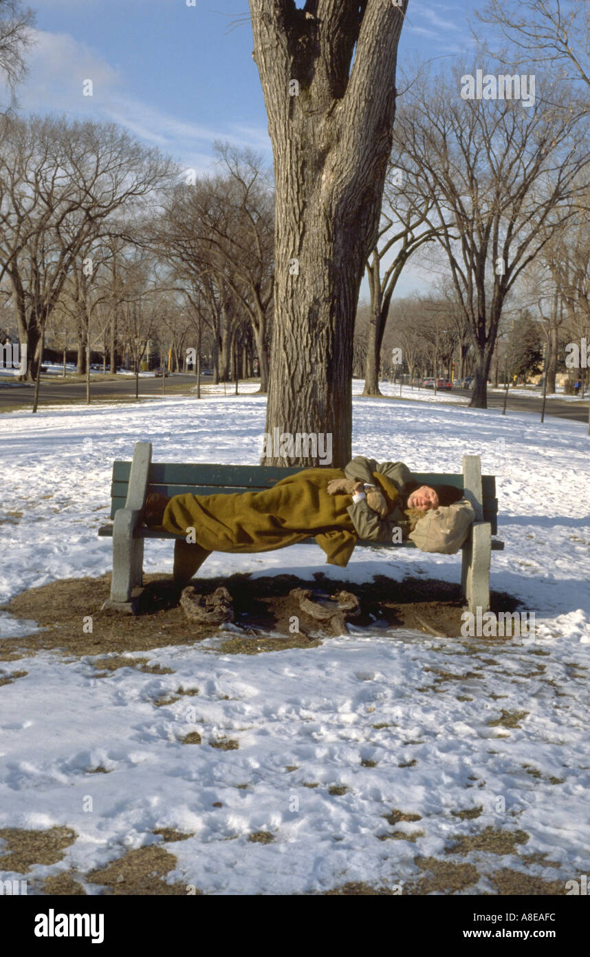 Man sleeping on park bench hi-res stock photography and images - Alamy