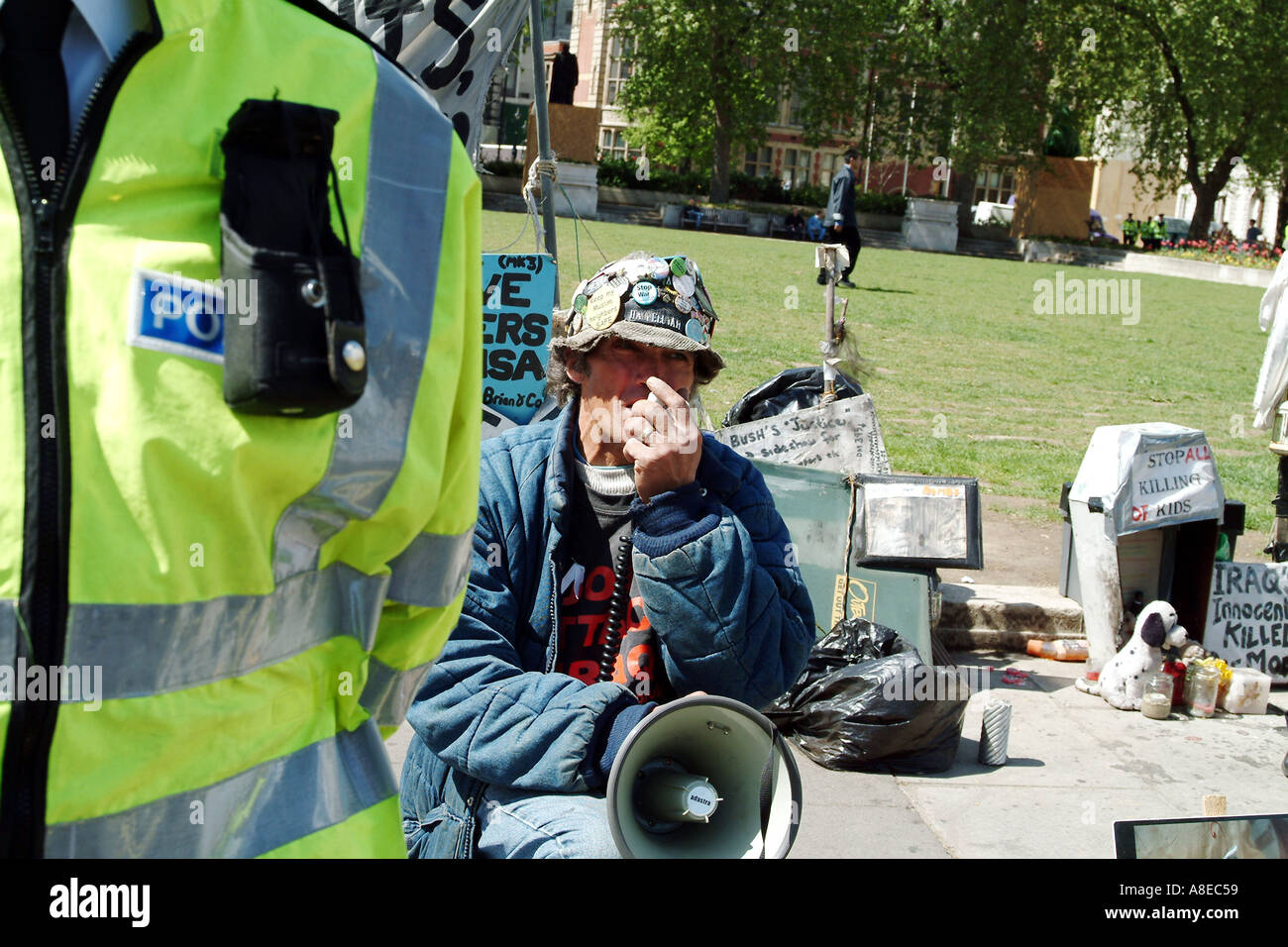 Brian Haw parliament square london may day 2003 politics political anti ...