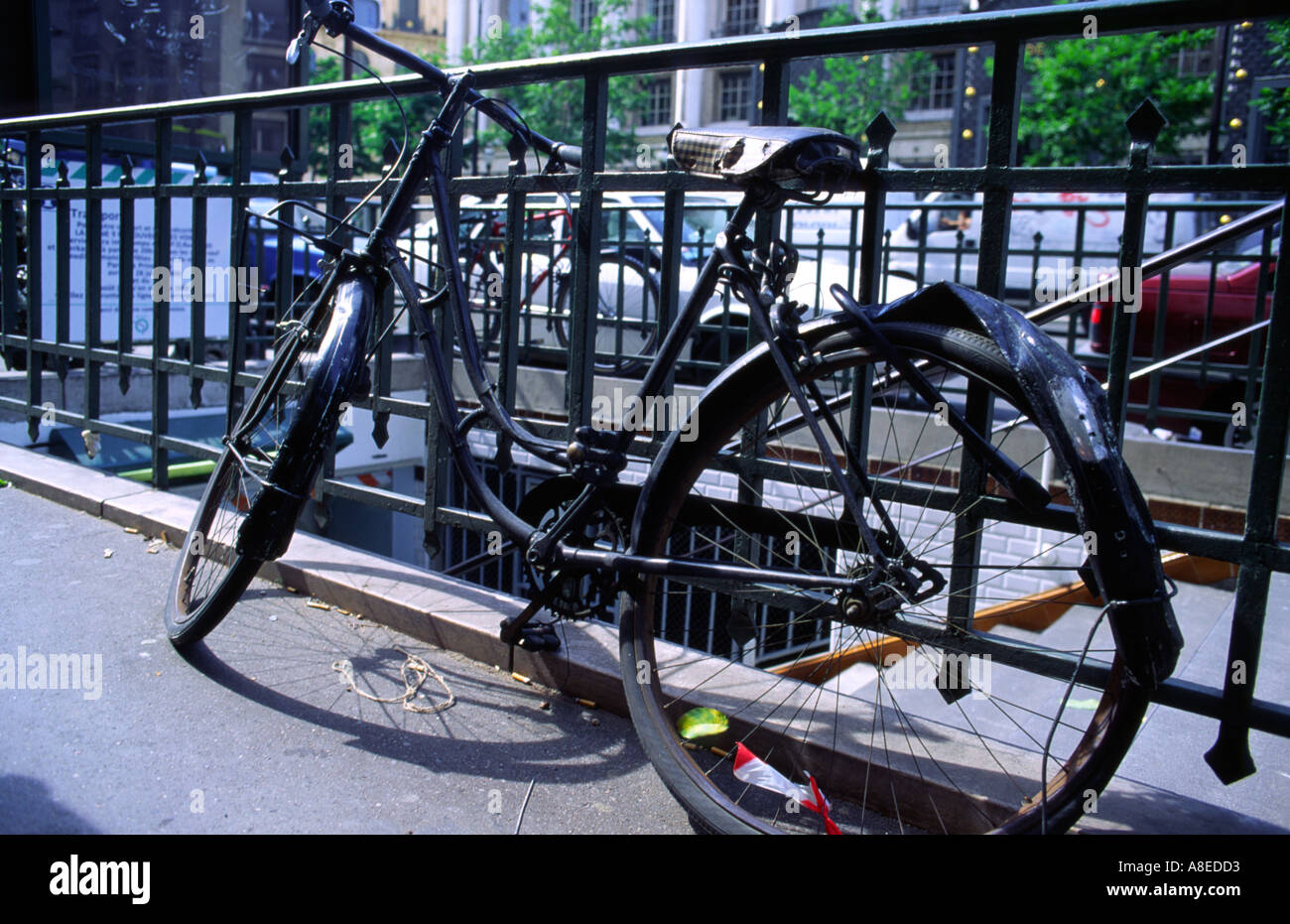 Stolen abandoned bike in a street of paris France Stock Photo - Alamy