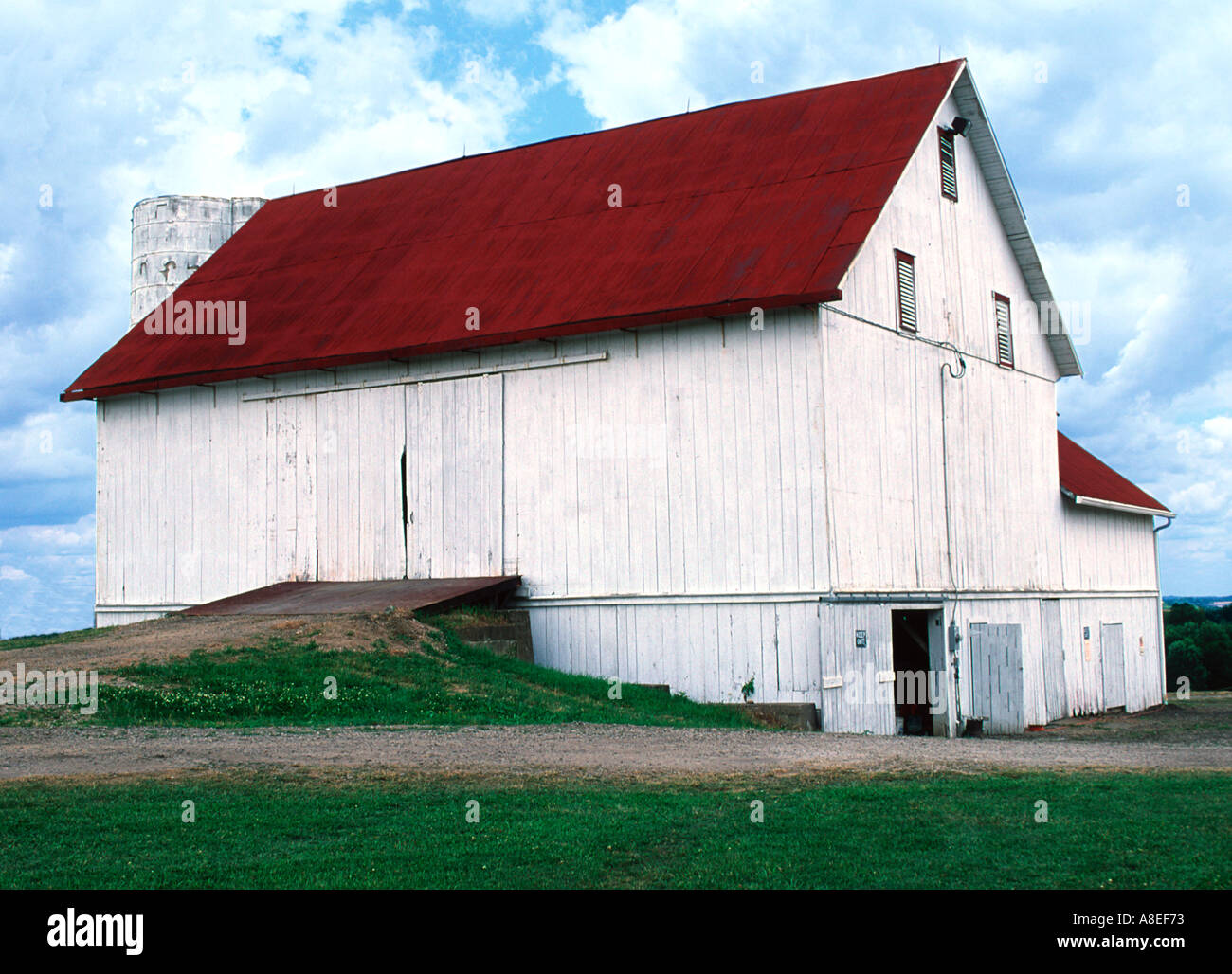 Bank barn hi-res stock photography and images - Alamy