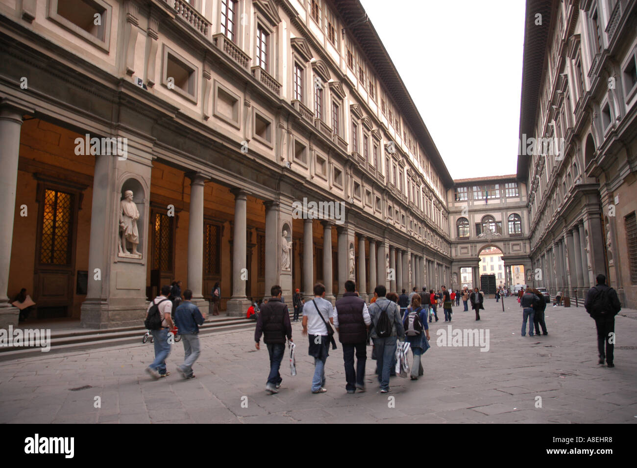 Tourists outside Galleria degli Uffizi Florence Toscana Italy Stock Photo - Alamy