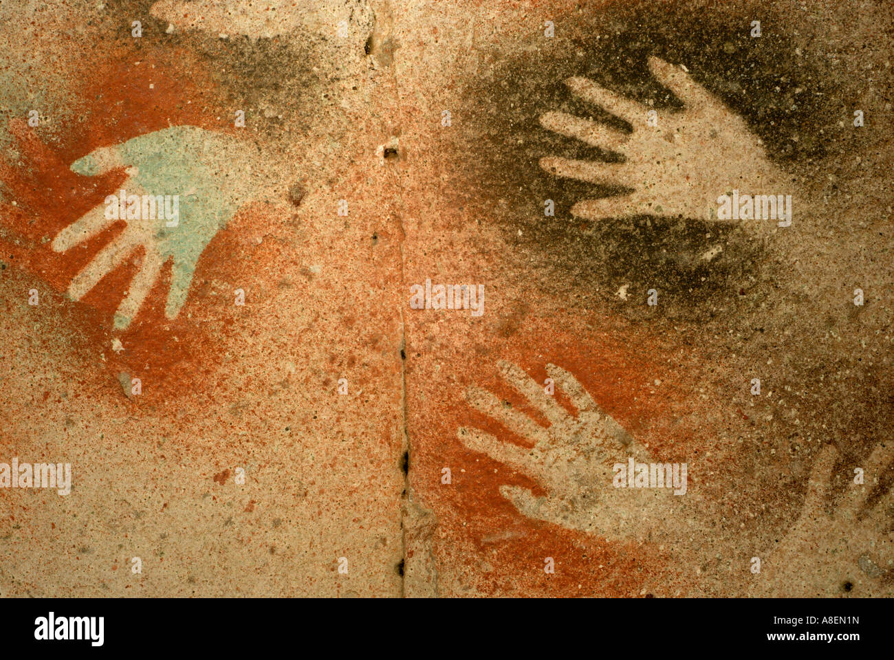 Prehistoric paintings of hands hi-res stock photography and images - Alamy
