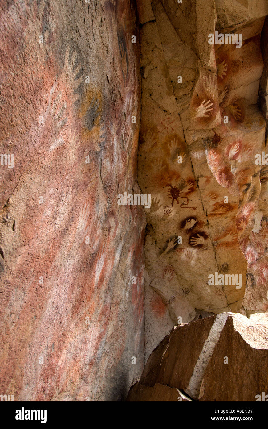 Cueva de las Manos del Rio Pinturas, Cave of the Hands, Patagonia ...