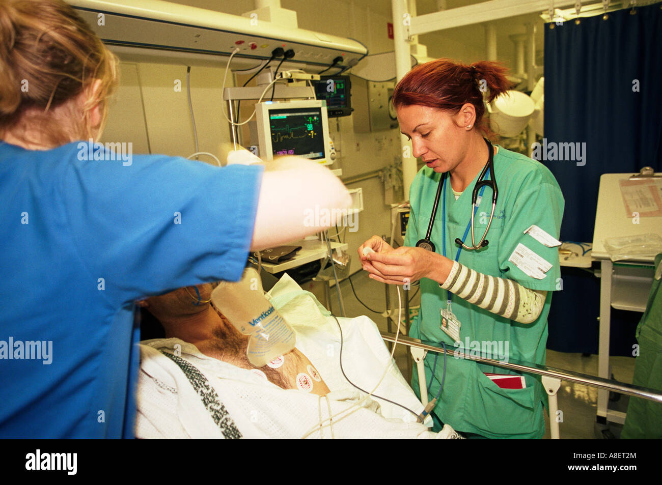 Nurse help patient nhs hi-res stock photography and images - Alamy