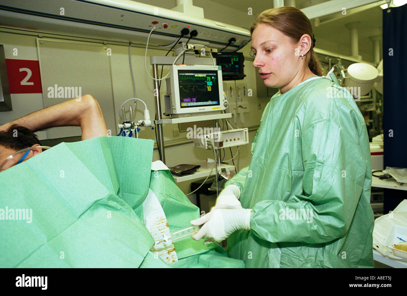 Doctor uk operating hi-res stock photography and images - Alamy