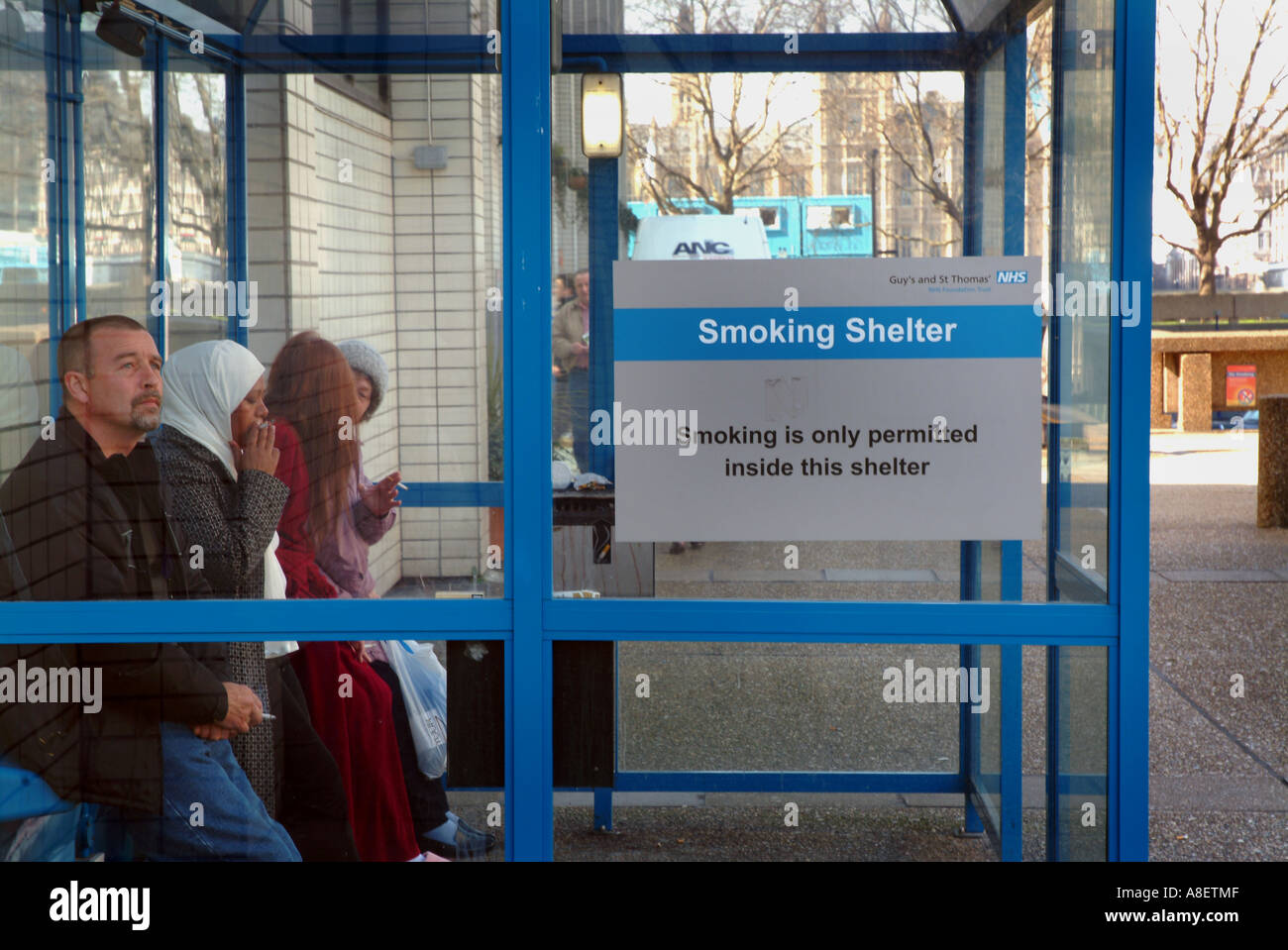 SMOKING ROOM IN FRONT OF THE GUY S AND ST THOMAS HOSPITAL Stock Photo ...