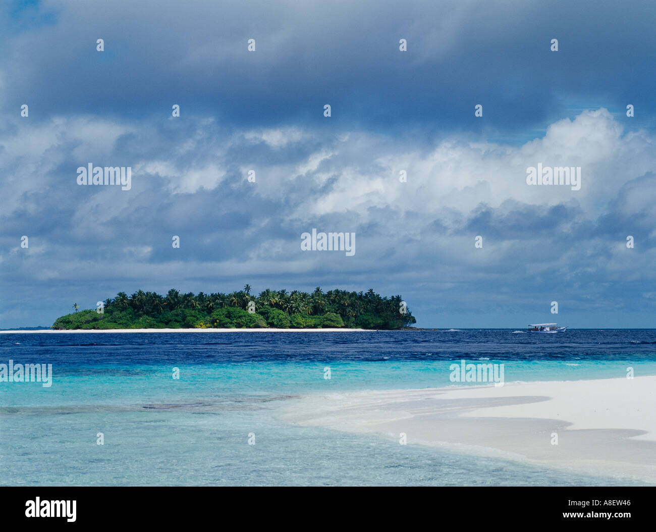 Maldives islands Indian ocean Baa atoll safari boat, beach Stock Photo ...