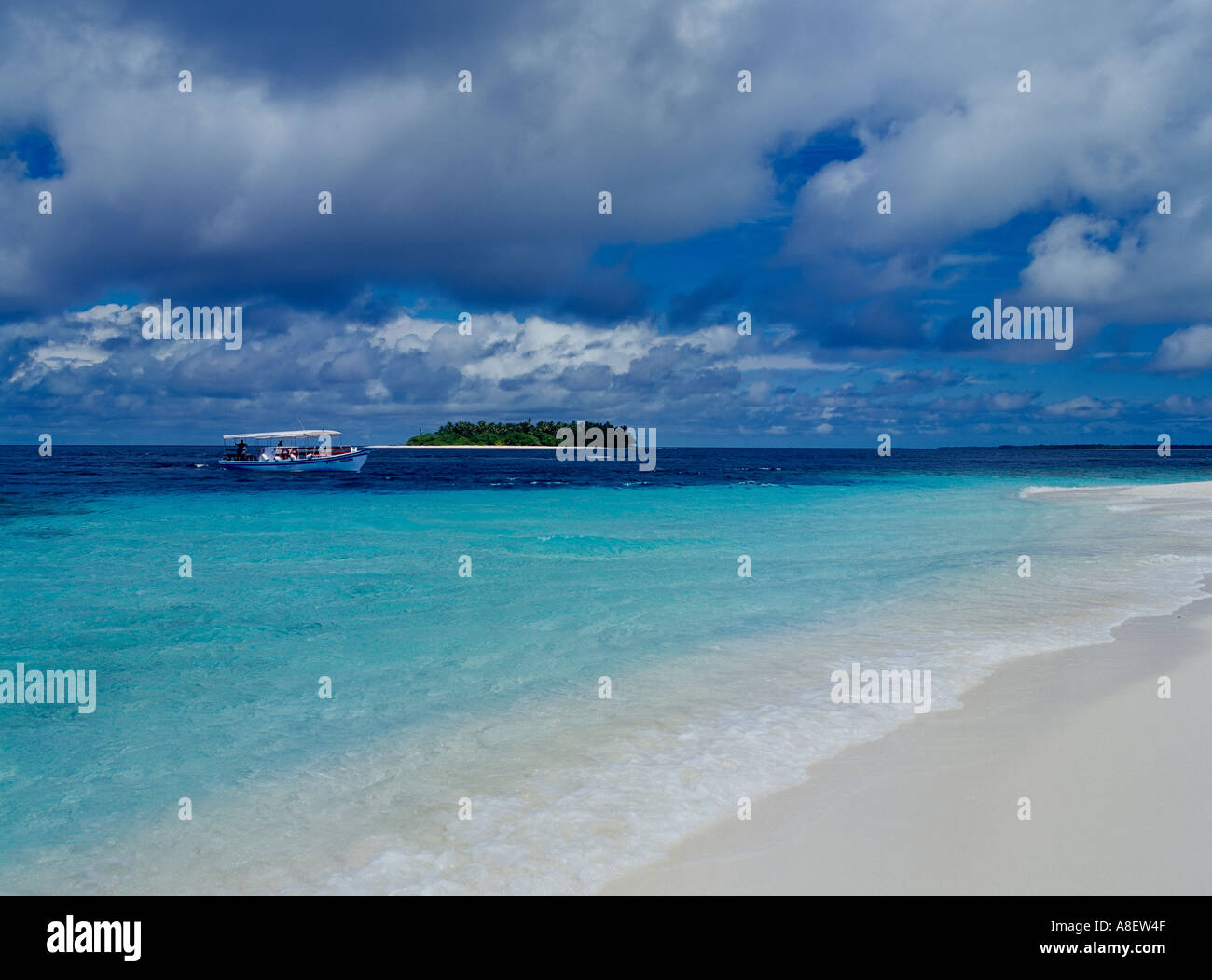 Maldives islands Indian ocean Baa atoll safari boat, beach Stock Photo ...